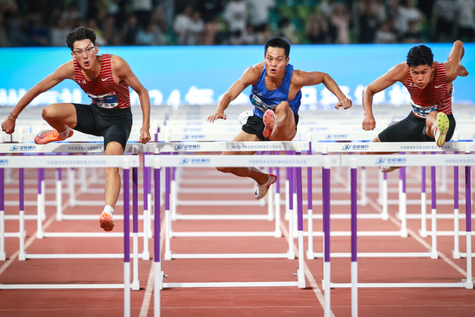 书写110米栏亚洲青年纪录，19岁的上海小将陈圆将是谁？_腾讯新闻