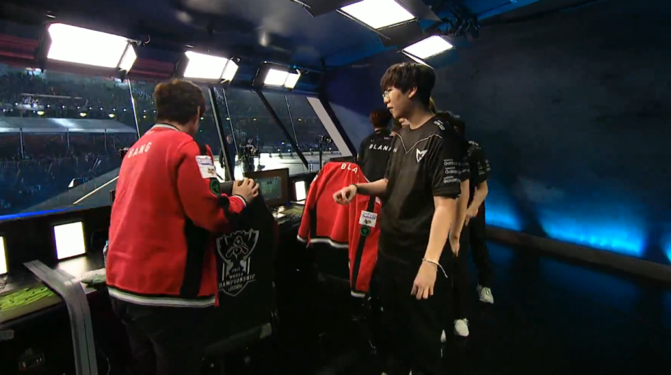 Faker自述职业经历，S3出道之时，夺冠只为了钱，后来拒绝LPL高薪_腾讯新闻