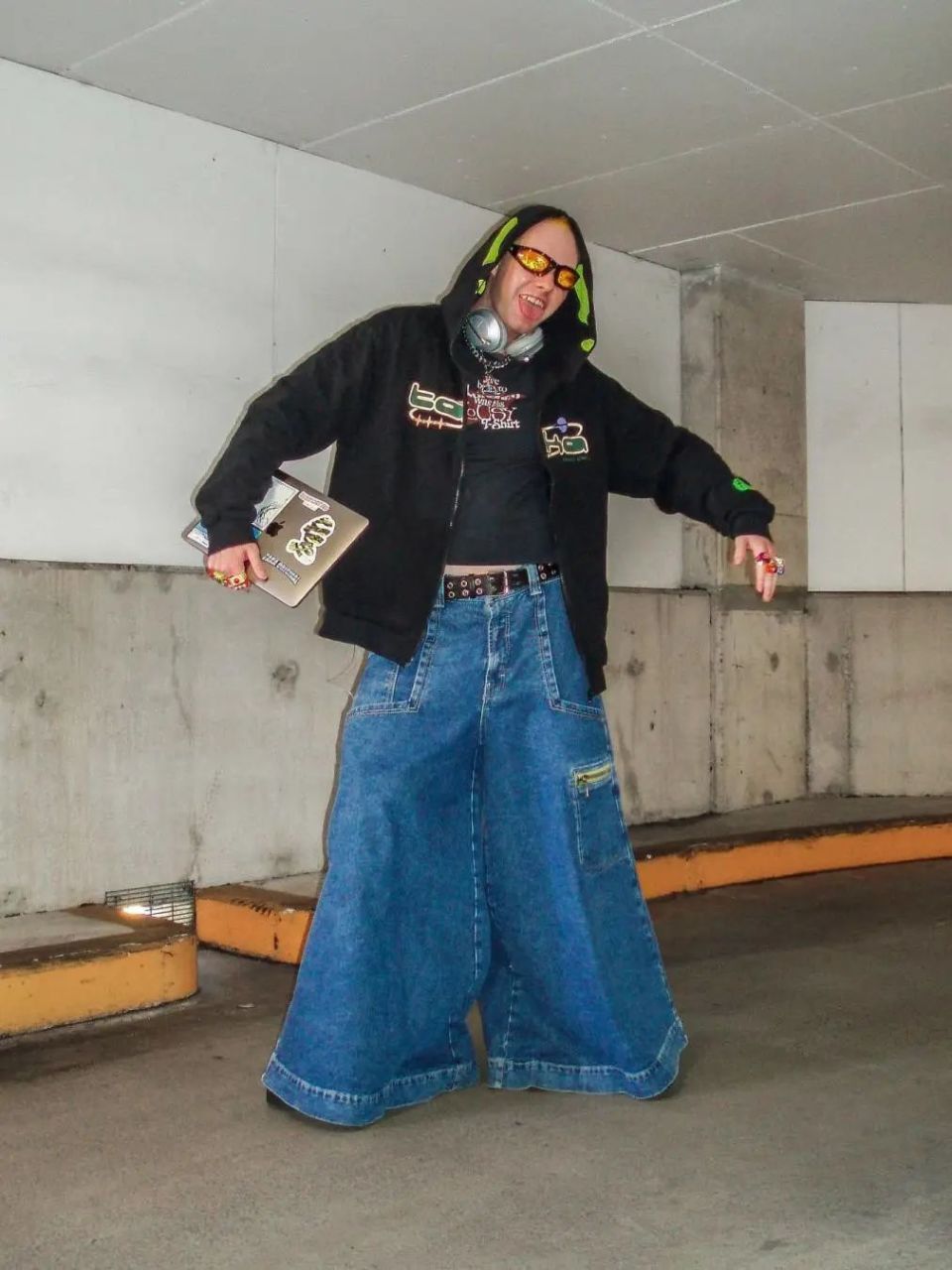 比伯疯狂上身“阔腿牛仔裤”，JNCO 是今年最爱_腾讯新闻