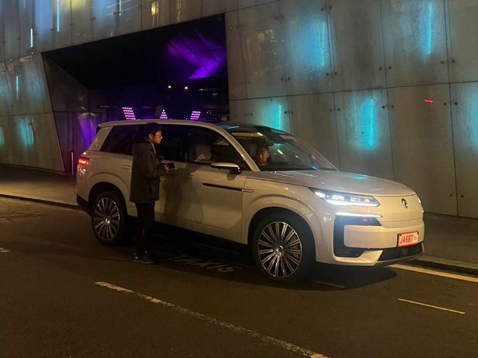 腾势N9全面曝光！对标问界M9和理想L9，争夺SUV王座_腾讯新闻