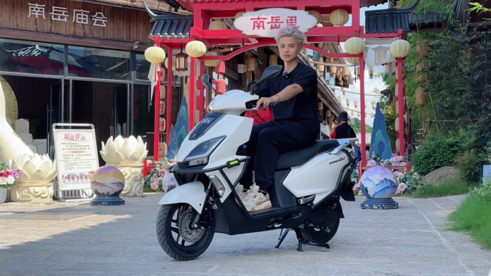 小踏板当中的SUV，新大洲本田NS125GU上市，售价仅8880元起，空间大很挺能装_腾讯新闻