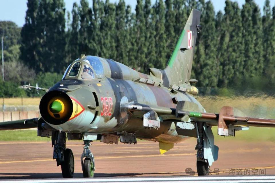 苏-17 攻击机 掠翼喷气式战斗攻击机 Su-17 Attack aircraft（轰炸机）_腾讯新闻