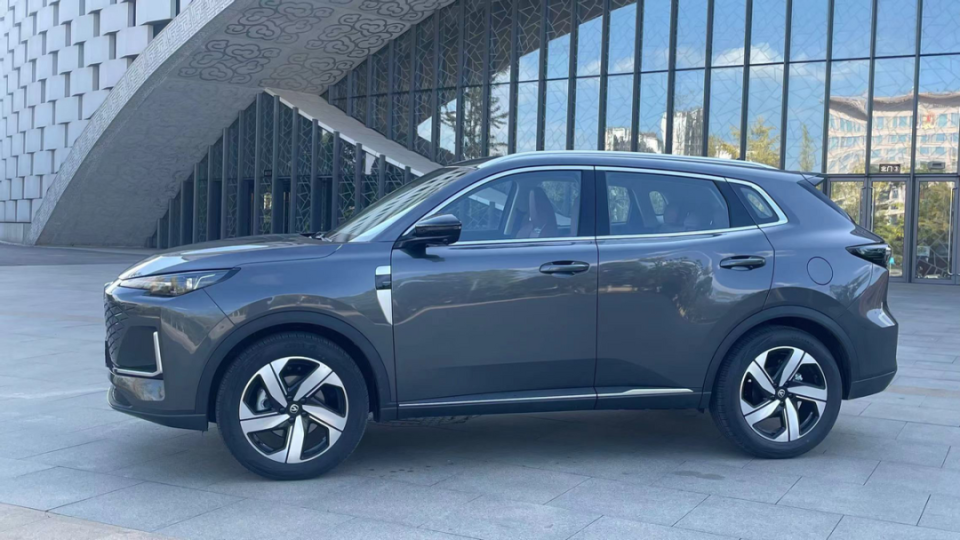 试驾第三代CS55PLUS，增配不增价，10万以内的精品SUV_腾讯新闻