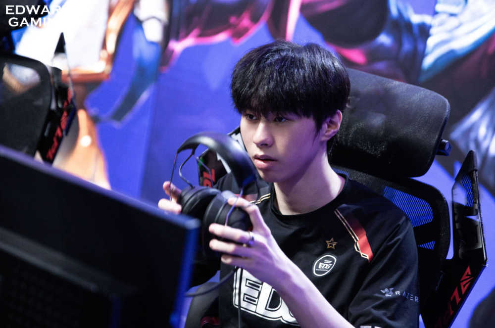 人造TheShy vs 真TheShy，Zdz得知被iG选中后发了个“苦笑”表情_腾讯新闻