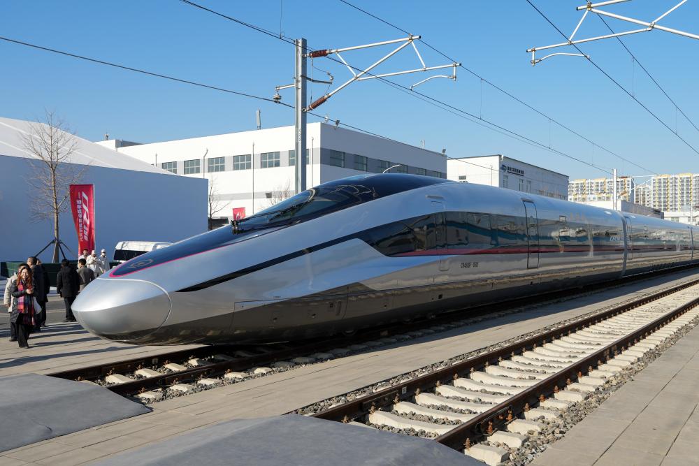 新华全媒＋丨时速400公里CR450动车组样车亮相_腾讯新闻