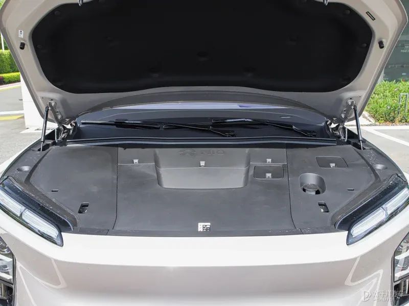 新款蔚来ES6上市，卖26.80万起！NOMI更灵活，换电依旧遥遥领先？_腾讯新闻