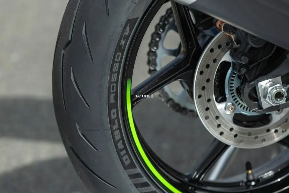 川崎ZX-6R通过3C认证，“小牛”终究还是要来了_腾讯新闻