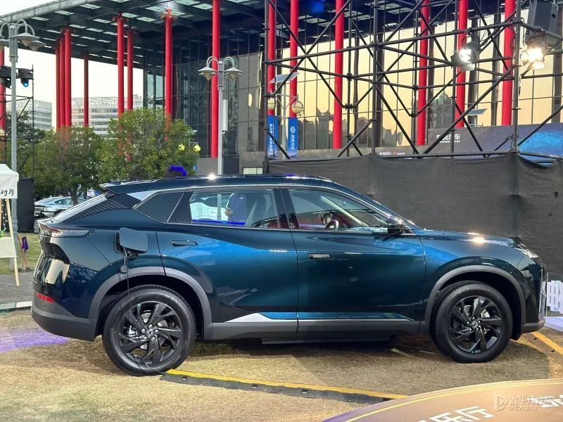 10.99万起！东风风神L7出纯电版，8155芯片+续航518km，还香吗？_腾讯新闻