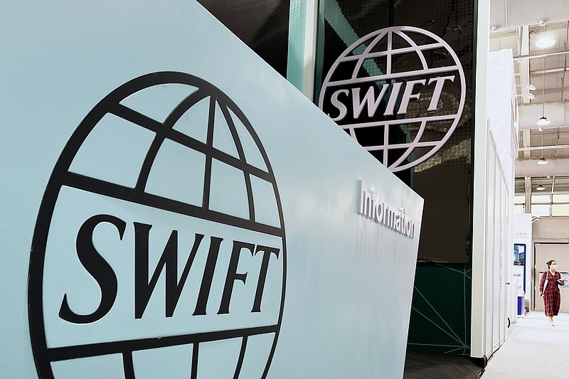 绕开“金融核弹”SWIFT打造新支付体系，金砖方案值得期待_腾讯新闻