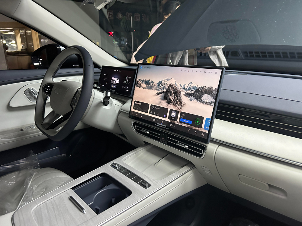 对标秦L！奇瑞风云A8L现身街头，长近4米8+中国结尾灯，油耗1.01L_腾讯新闻