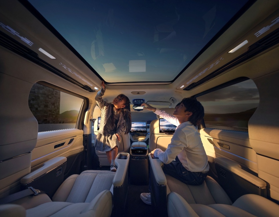 “全球唯一四排八座MPV”吉利银河翼真L380预售价33.99万元起_腾讯新闻