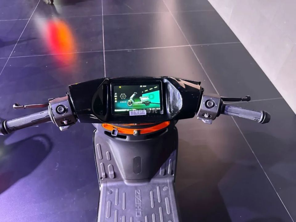 极核AE7、EZ4、AE8S+定制版同场上市，售价3780元起_腾讯新闻