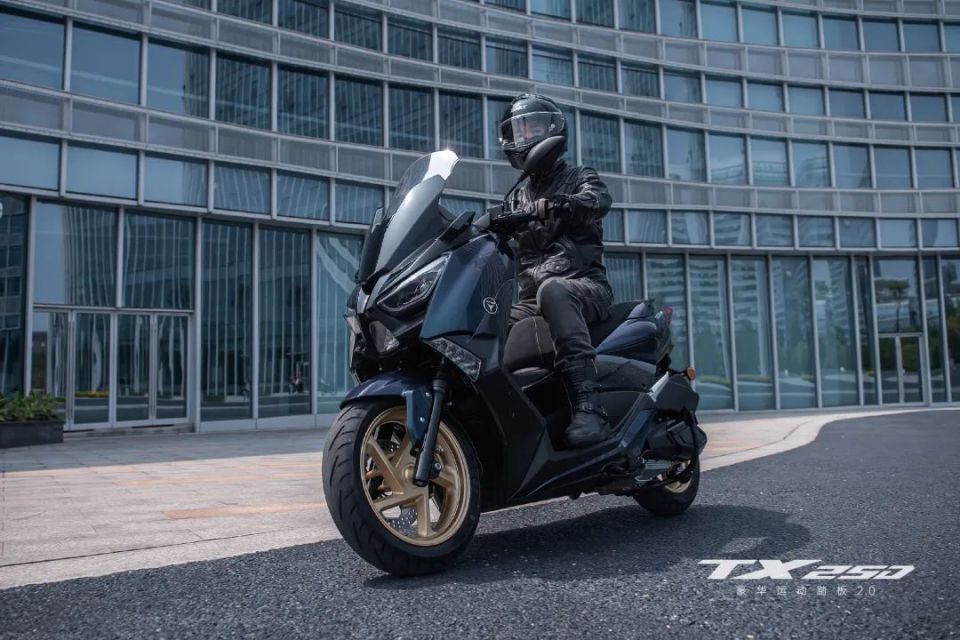 14980元，天鹰TX250上市，撞脸雅马哈XMAX啪啪响_腾讯新闻