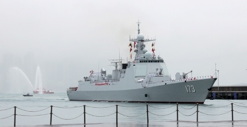 海军舰艇编队结束访问香港 开放3天1.5万人次登舰参观_腾讯新闻