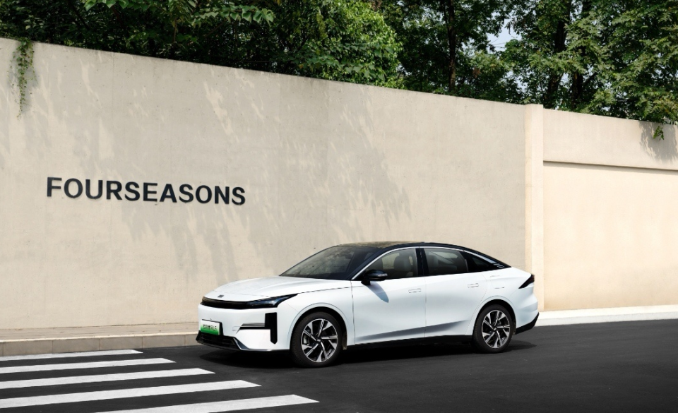 吉利银河L6上市：限时11.28万元起，极速247km/h，综合续航达1370km_腾讯新闻