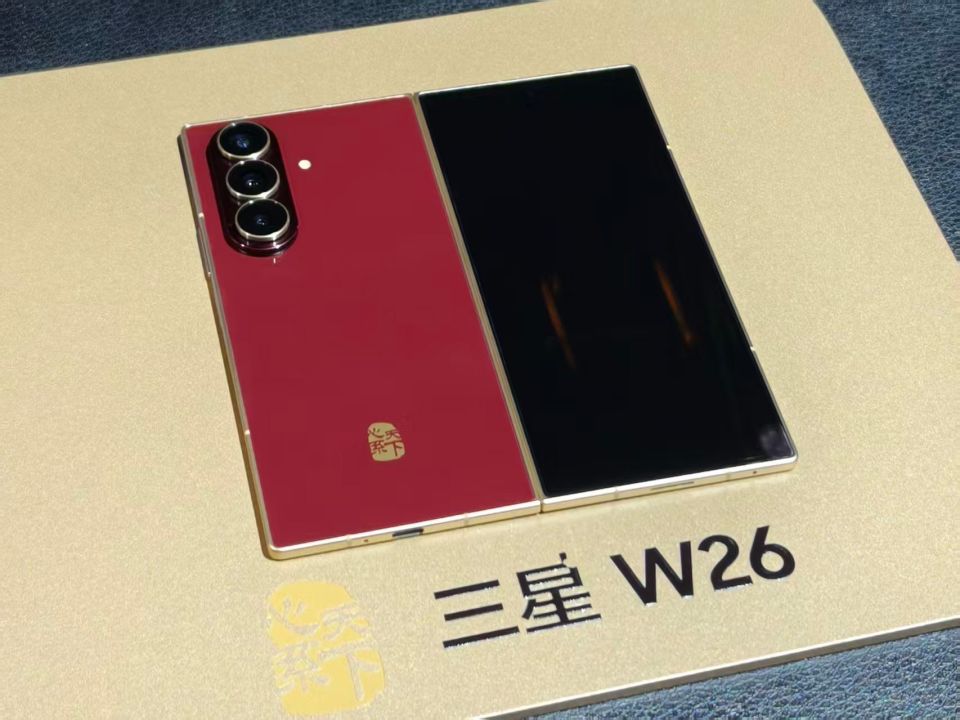 18 载 “心系天下” 再进阶，三星W26上手：轻薄、优雅、智能_腾讯新闻