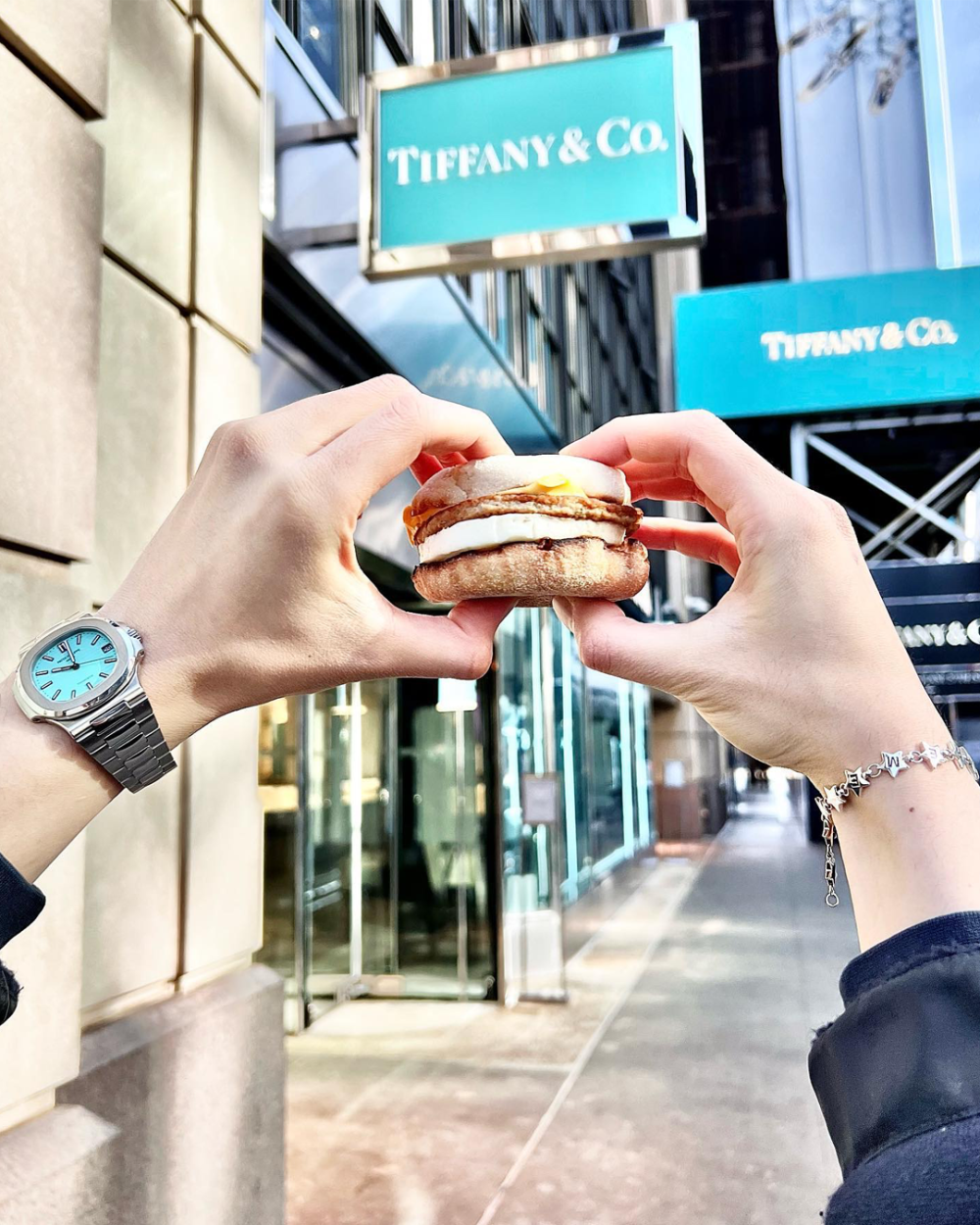 “专拍最贵百达翡丽”，34岁的Zach Lu是谁?_腾讯新闻