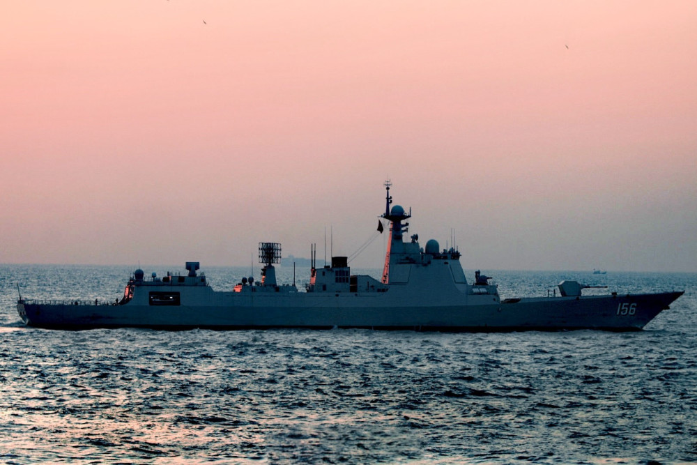 台湾海峡，052D逼美舰变道，加拿大护卫舰全程围观，没敢往前凑！ -6parkbbs.com