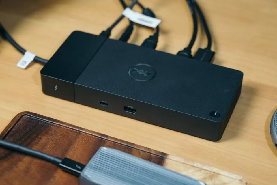 戴尔WD22TB4雷电4扩展坞评测：笔记本秒变台式机，桌面扩展猛兽_腾讯新闻