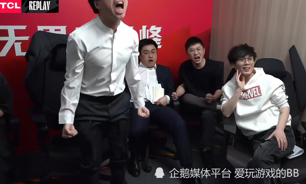 RNG被让一追三淘汰！战术单一全员犯病，tabe握拳狂喜一蹦三尺高