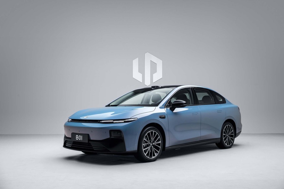 8.98 万元起的零跑B01，想做半价Model 3？_腾讯新闻