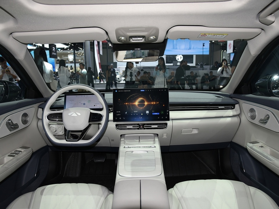 10多万就能开A8L，极限续航2500km，终身质保，奇瑞要卷死合资？_腾讯新闻