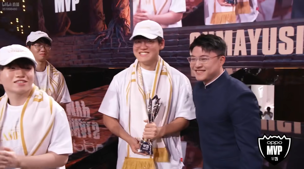 T1拿下史上首个3连冠，Faker成为6冠王！Uzi为FMVP Gumayusi颁奖_腾讯新闻