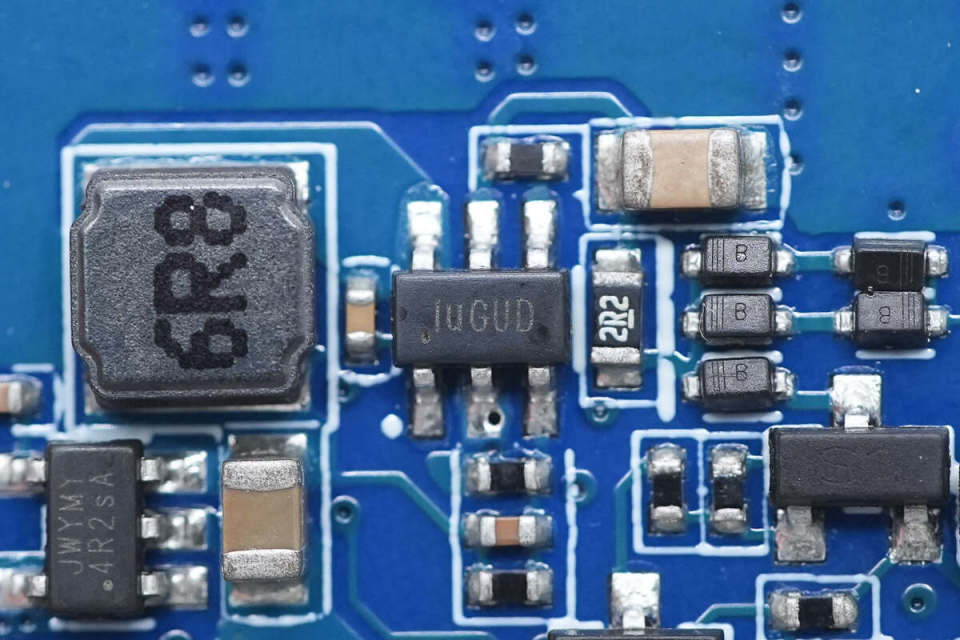 支持65W PD快充和120W小米快充，小米165W自带线充电宝拆解_腾讯新闻