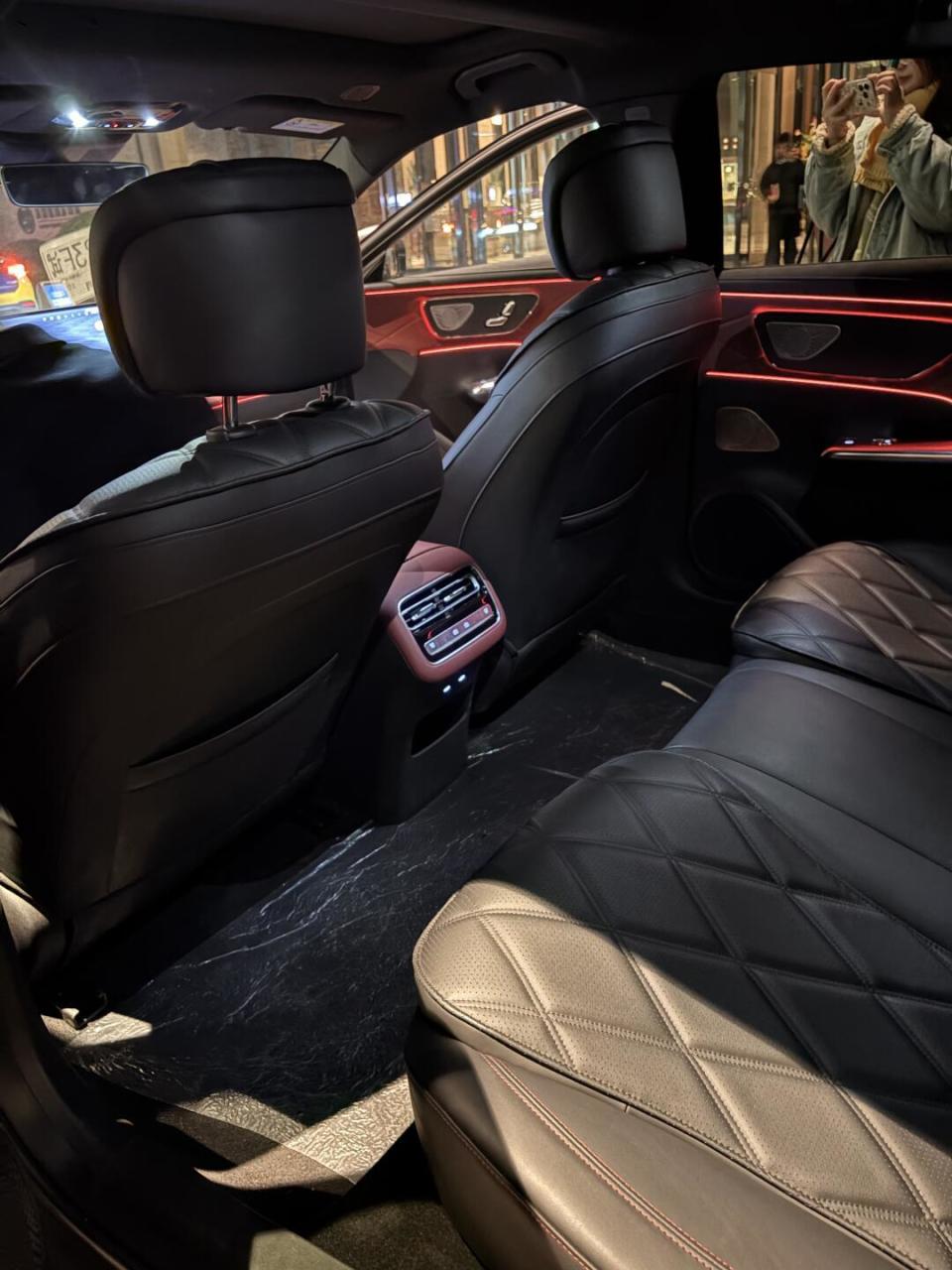 奇瑞风云A9街头首现，有气场有排面，车长超5米，续航2000km！_腾讯新闻