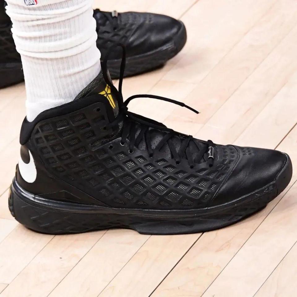 明年 Kobe 3 新品曝光！这些「元年配色」才是出必入！_腾讯新闻