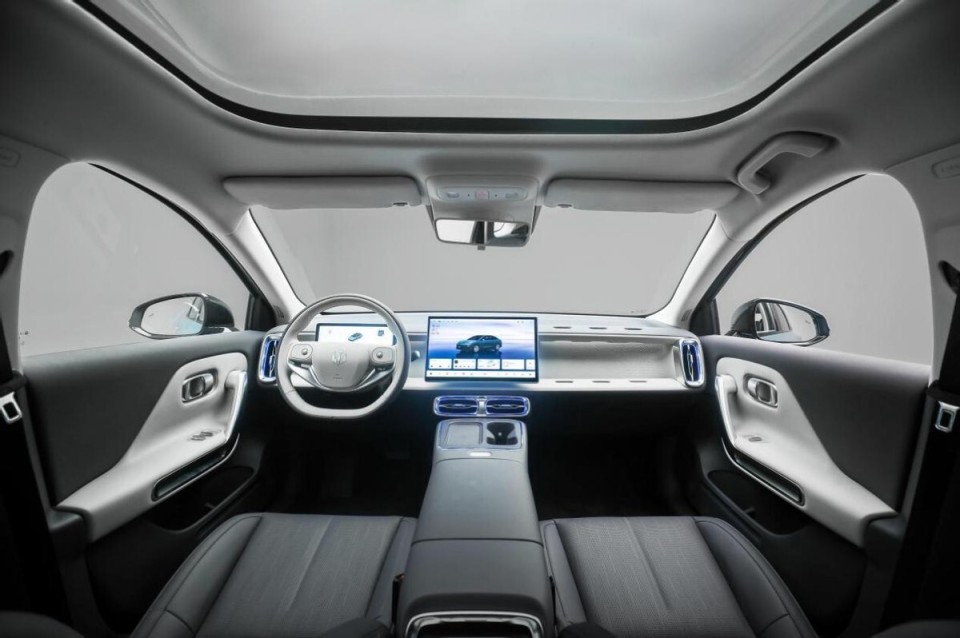 比亚迪双强不香了？10万级纯电车续航650km，6.5S加速还配端到端_腾讯新闻