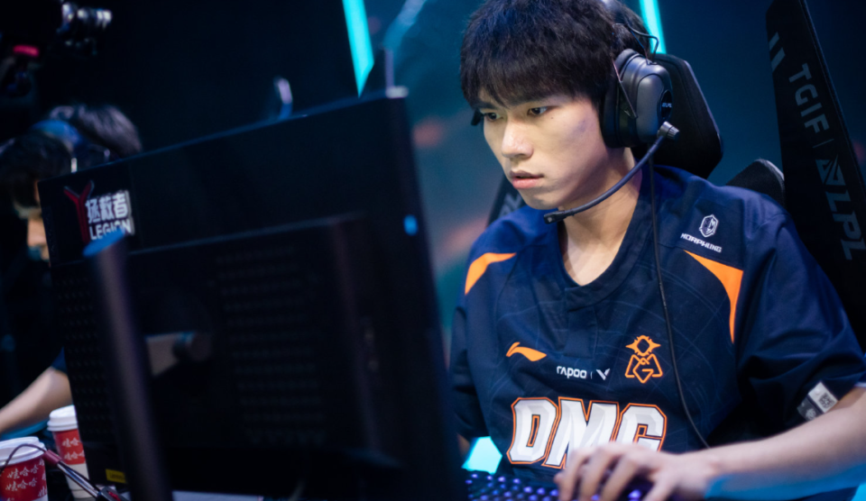 EDG再战OMG，突破口在Aki，UZI有望复仇Able！_腾讯新闻