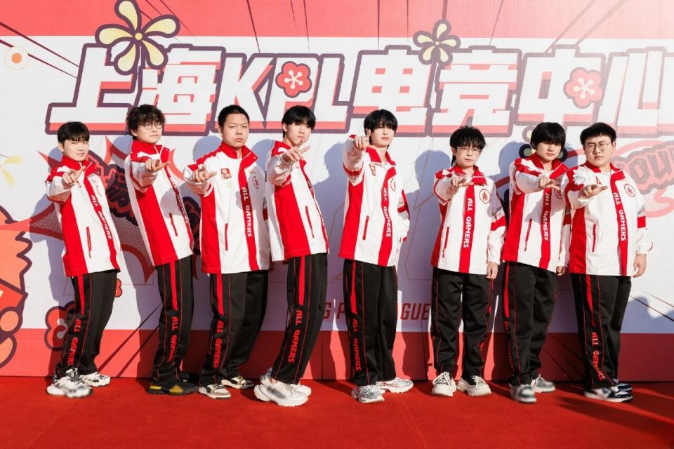 AG坏事做尽，挑杯是狼队“一年一冠”最后机会！lovecd曝瓜：归期无缘鸟巢后可能去KSG，WB老林花过一千万买一笙_腾讯新闻