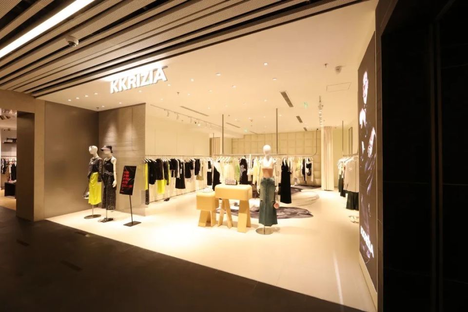 集结众多新店首店，芮欧百货持续焕新！C.P. Company中国首店开业！_腾讯新闻