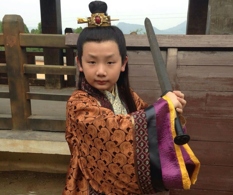 凭《芈月传》走红小演员现状：嬴稷长红黄歇变帅，芈月美到认不出_腾讯新闻