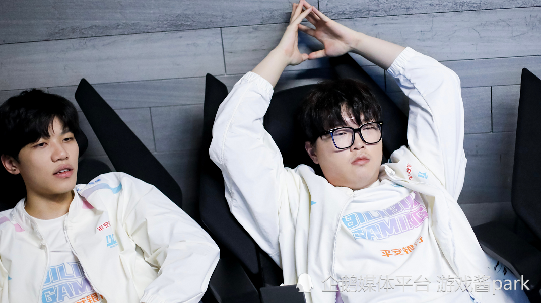 LGD化身究极水鬼连续两局碾压BLG，bin哥被新人对位打爆！