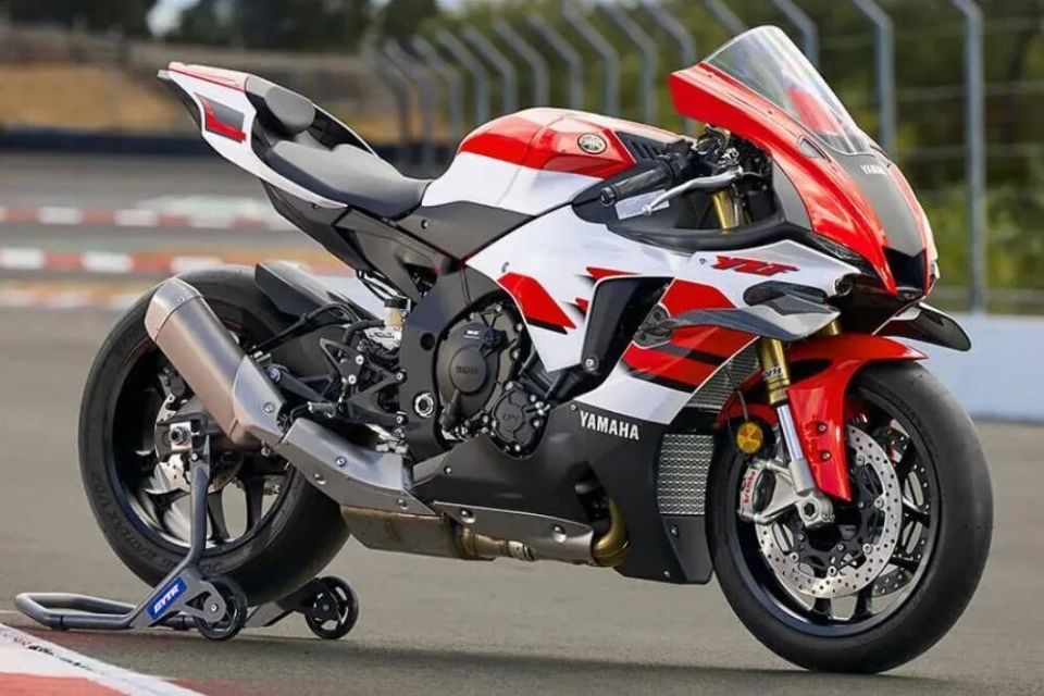 23.38万元！雅马哈YZF-R1 70周年纪念版国内上市_腾讯新闻