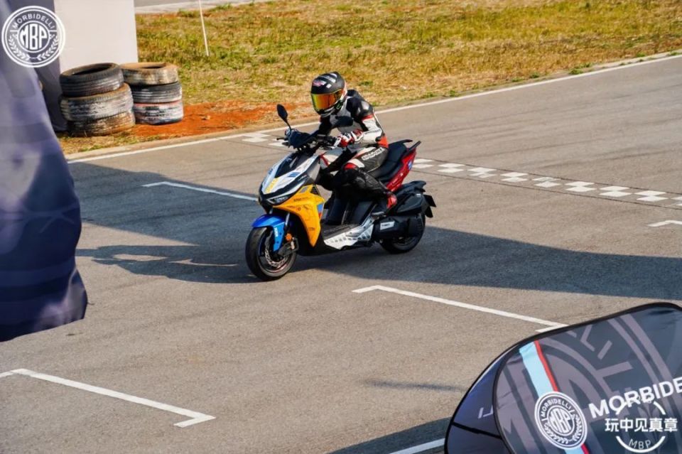 Finder T250X 13980元起，MBP双车齐发_腾讯新闻