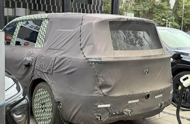 零跑全新D系列SUV谍照曝光：尺寸超蔚来ES6，乐道L90迎来劲敌_腾讯新闻