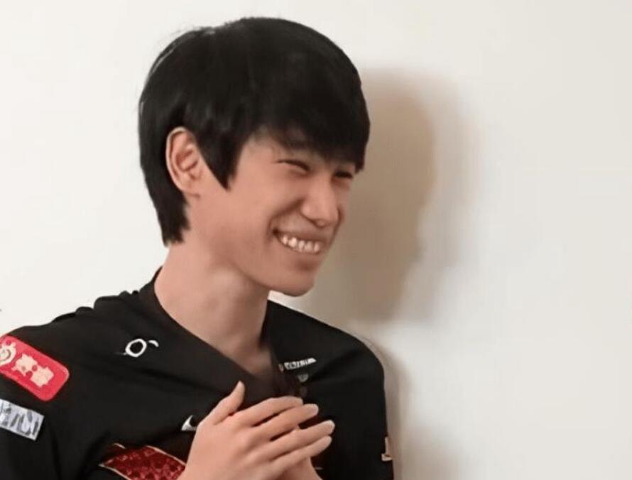 杜佳丽为了礼物不顾分寸，直播中辱骂Doinb，金咕咕水友怒了！