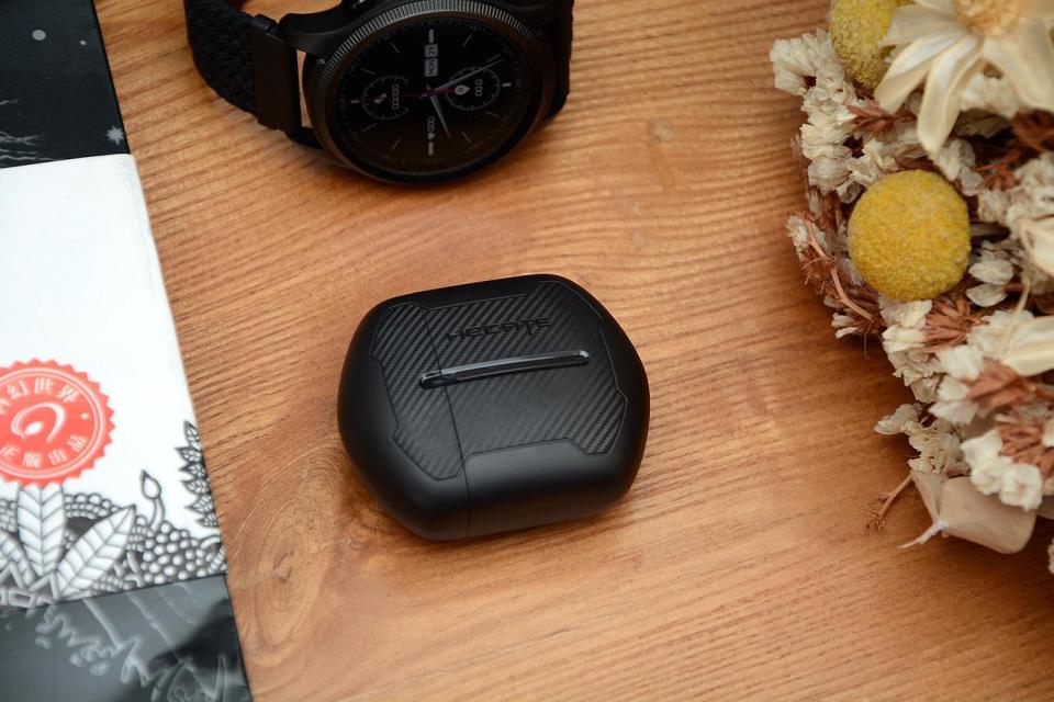 卷起来，半入耳的2.4G耳机来了！漫步者GT2S蓝牙2.4G双模耳机开箱_腾讯新闻