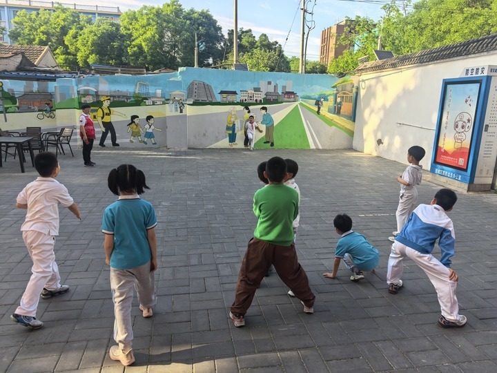新华视点丨“老幼共托”如何照护“一老一小”_腾讯新闻