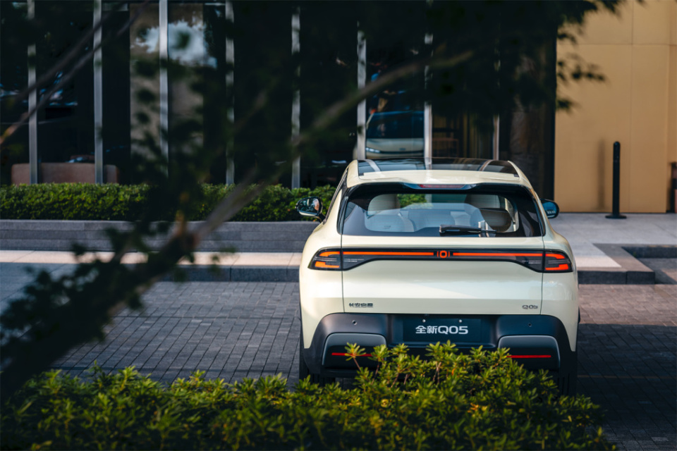 试驾｜长安启源全新Q05：“均衡”的10万元级纯电SUV_腾讯新闻