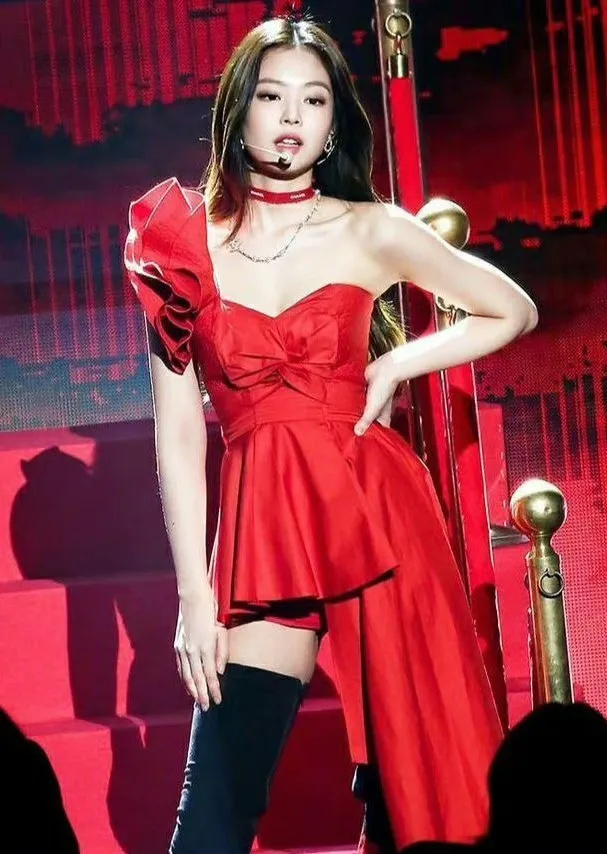 划水、亲欧美、恋爱，Jennie凭一己之力，从团内最火到被众人讨厌_腾讯新闻