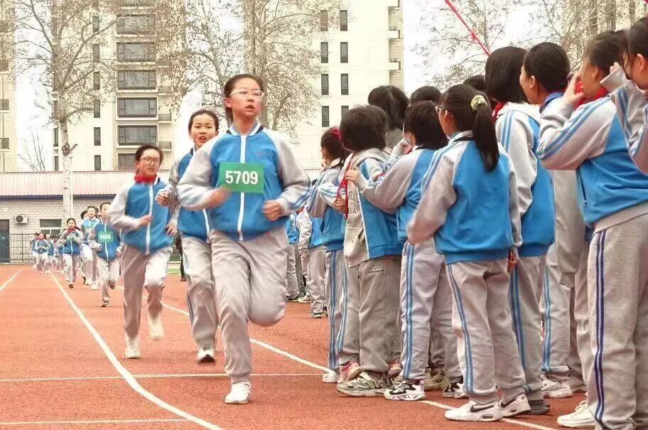 百万学生，20万场次！“班超”爆火带来的教育变化很惊喜——_腾讯新闻