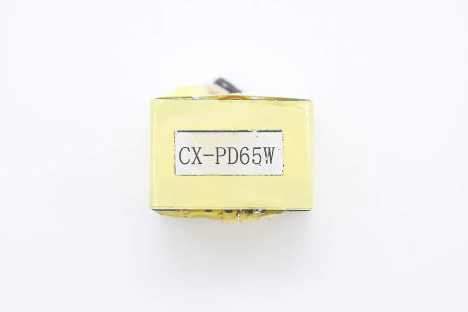 内置英集芯IP2726协议芯片，众森泰65W氮化镓充电器拆解_腾讯新闻