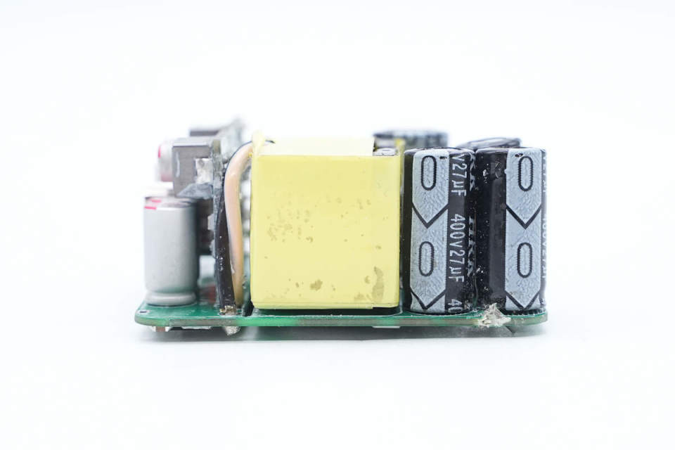 内置英集芯IP2726协议芯片，众森泰65W氮化镓充电器拆解_腾讯新闻