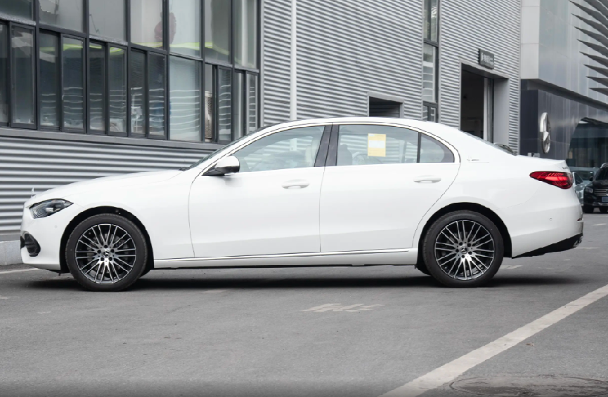 2025款奔驰C260L：优雅运动兼得，实力几何？_腾讯新闻