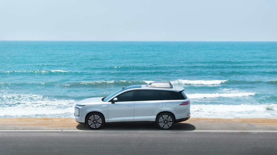 腾势N8L实车曝光，大过问界M8+天神之眼B，三电机925马力+云辇-A_腾讯新闻