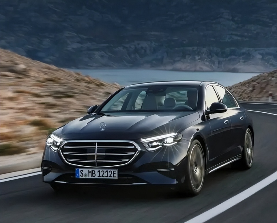 奔驰E强推智驾遇冷！4S店靠降价保住销量，E300L 50万能落地？_腾讯新闻